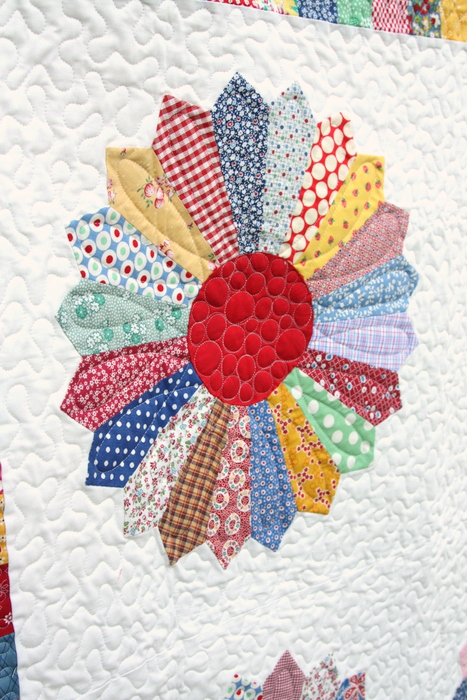 Vintage-inspired Dresden Plate quilt finish - Diary of a Quilter - a ...