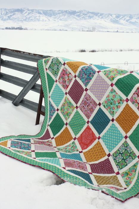 New Lattice Quilt with Dreamweaver by Amy Butler - Diary of a Quilter - a quilt blog