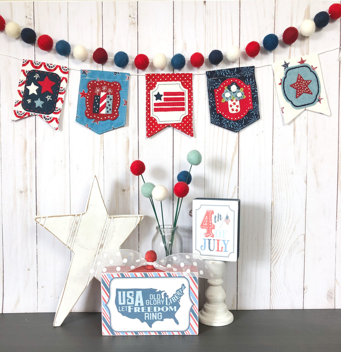 Patriotic US Flag Mini Quilt - Diary of a Quilter - a quilt blog