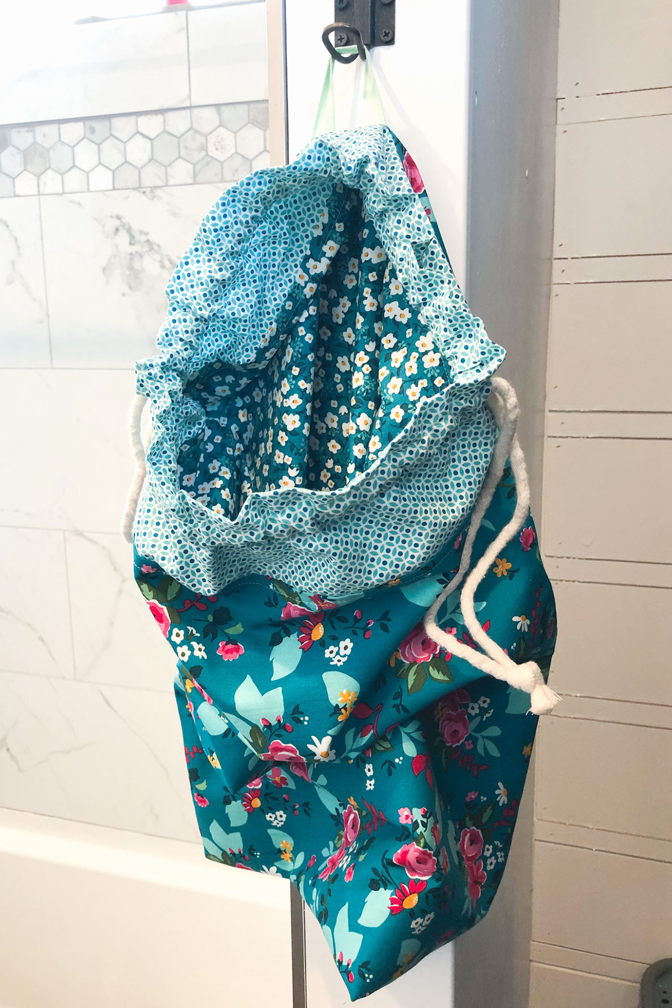 Travel Laundry Bag Tutorial - guest post by Amy Chappell - Diary of a ...