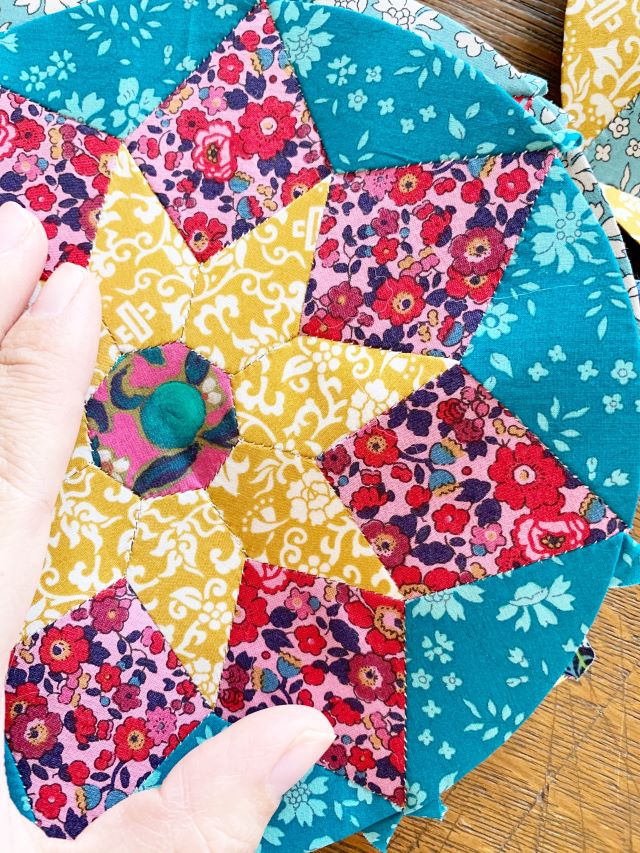 Intro to English Paper Piecing - Part 2 - Sewing Blocks Together ...