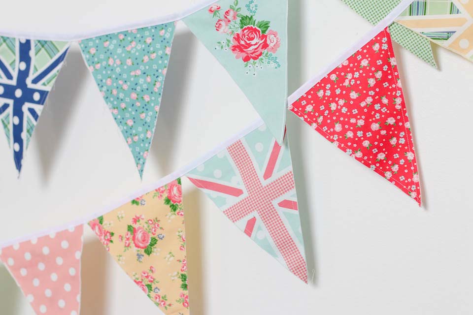 How to Make Bunting -or Pennant Flags - Tutorials - Diary of a Quilter - a quilt blog