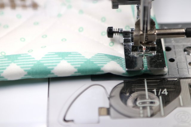 Perfect Binding with the Quilt Binding Foot - Diary of a Quilter - a ...
