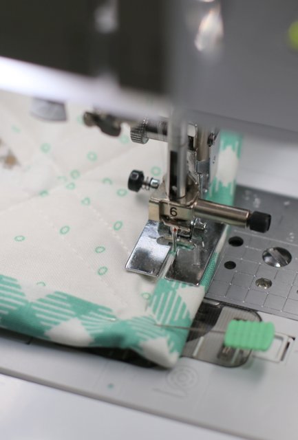 Perfect Binding with the Quilt Binding Foot - Diary of a Quilter - a ...