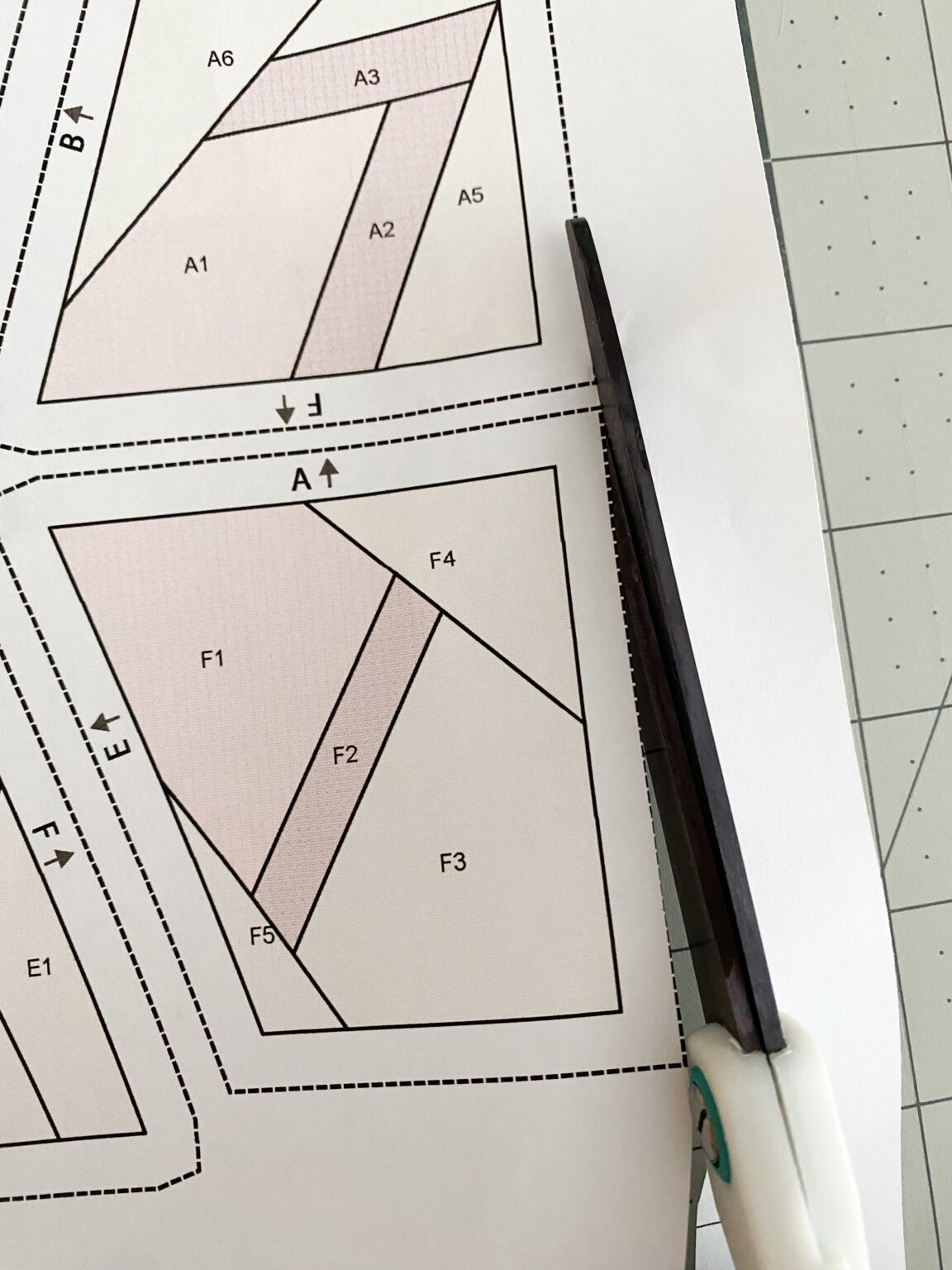 Foundation Paper Piecing Tutorial with Liza Taylor - Diary of a Quilter - a quilt blog