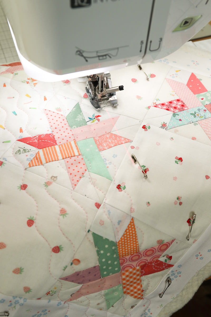 How to Quilt Perfect Waves with a Serpentine Stitch - Diary of a ...