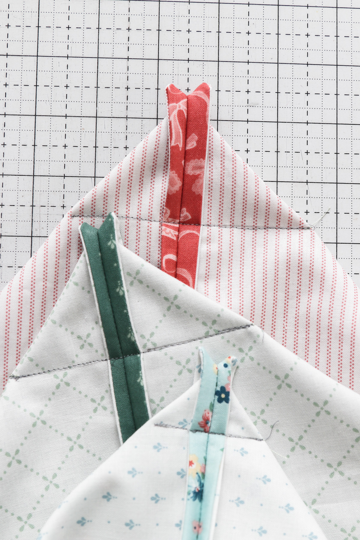 Easy Lined Drawstring Bag Tutorial in 3 Sizes - Diary of a Quilter - a ...