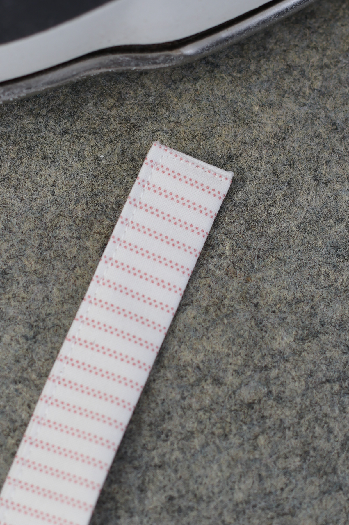 Easy Lined Drawstring Bag Tutorial in 3 Sizes - Diary of a Quilter - a ...