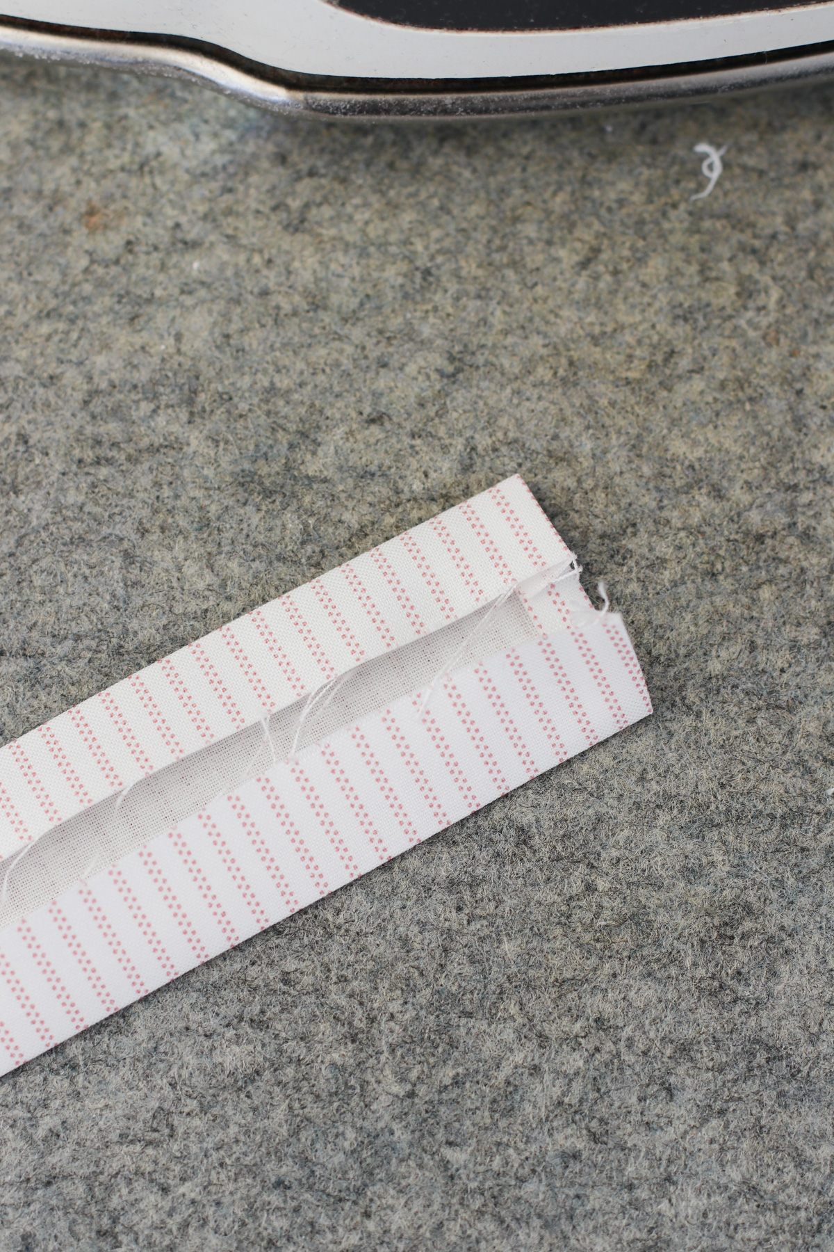 Easy Lined Drawstring Bag Tutorial in 3 Sizes - Diary of a Quilter - a ...